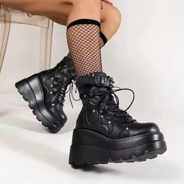 Bota Punk Queen Cano Curto – Sally Queen